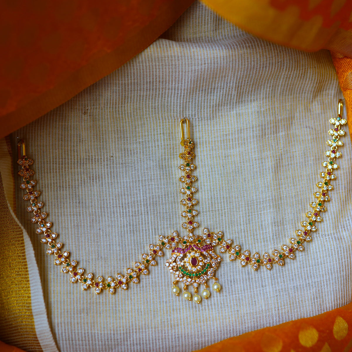 Heritage ruby green stone three side tikka design tikka AT0013 — vrddhi ...